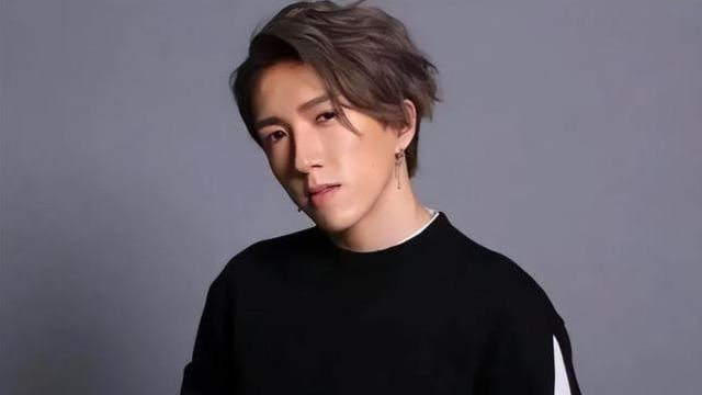 MIRROR舞者阿Mo首度公开住院照，同框“唯一如此爱我的人” - vibes by 8world