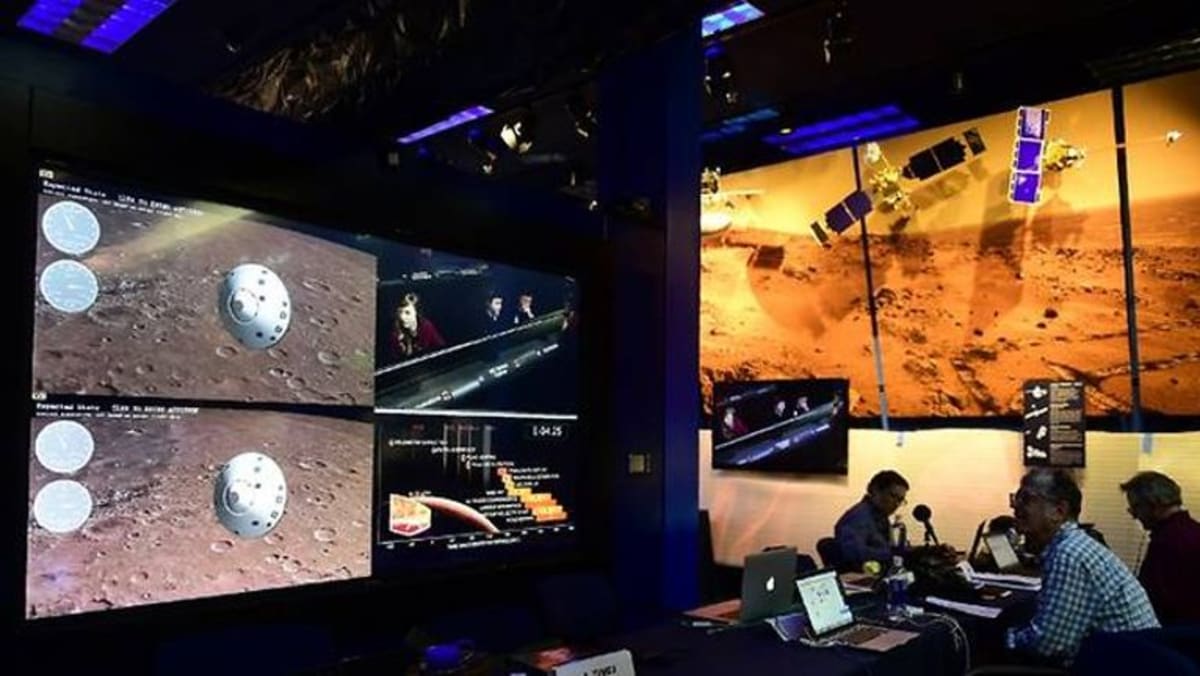 Kapal angkasa NASA berjaya darat di Planet Marikh - BERITA Mediacorp