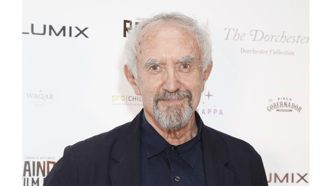 Jonathan Pryce's kids joke he looks like Pope Francis - 8days