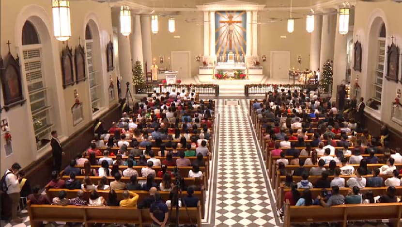 Para penganut Kristian penuhi gereja merata SG sempena Hari Krismas ...