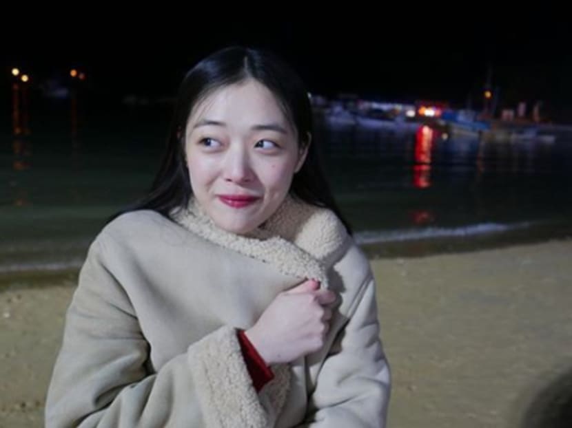 U2 pay tribute to K-pop star Sulli at their concert in Seoul - TODAY