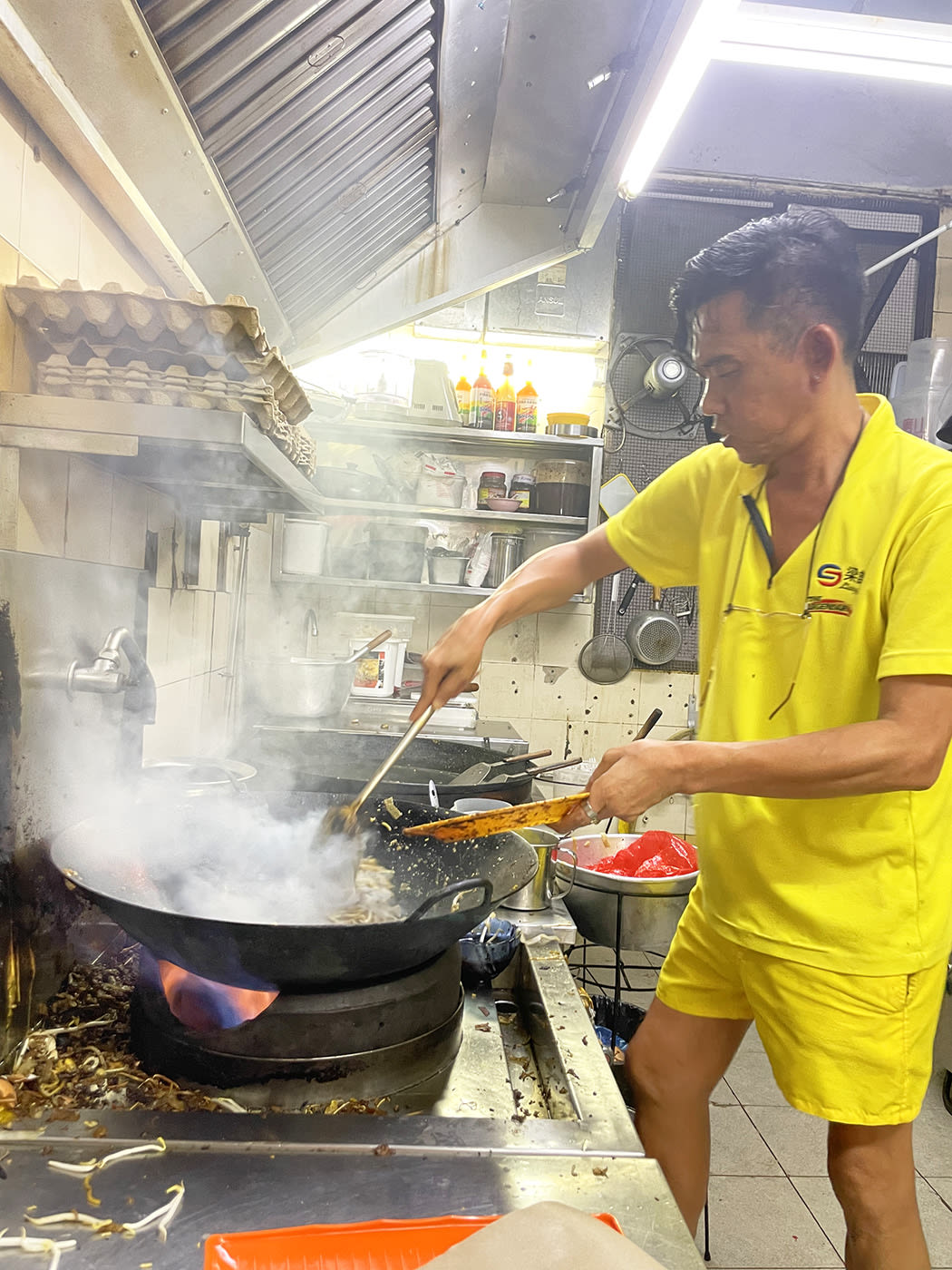 Hawker Sells $8 “Humful” Char Kway Teow With More Than 30 Cockles ...