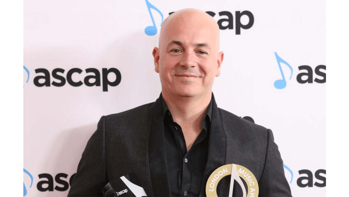 Steve Mac would love to write with Coldplay - 8days