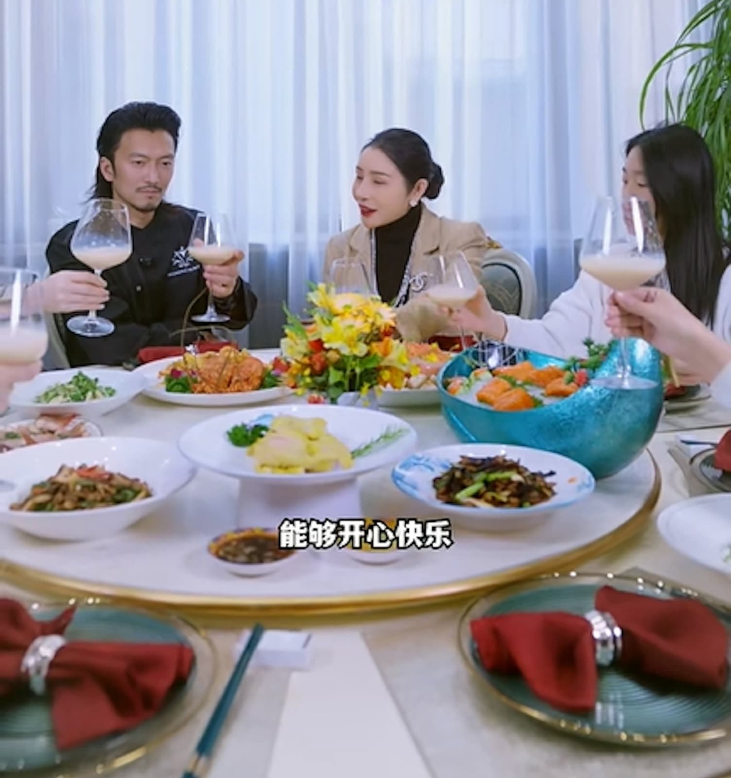 Nicholas Tse Impersonator Hosts ‘Chef Nic’ Home Banquets, Praised For ...
