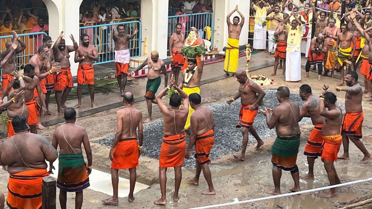 தீமிதித் திருவிழா - Seithi Mediacorp