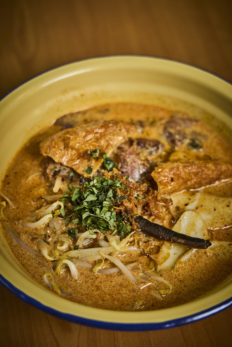 Sim Lim Eatery Sells Laksa Cooked With Earthworms, Boss Claims It ...