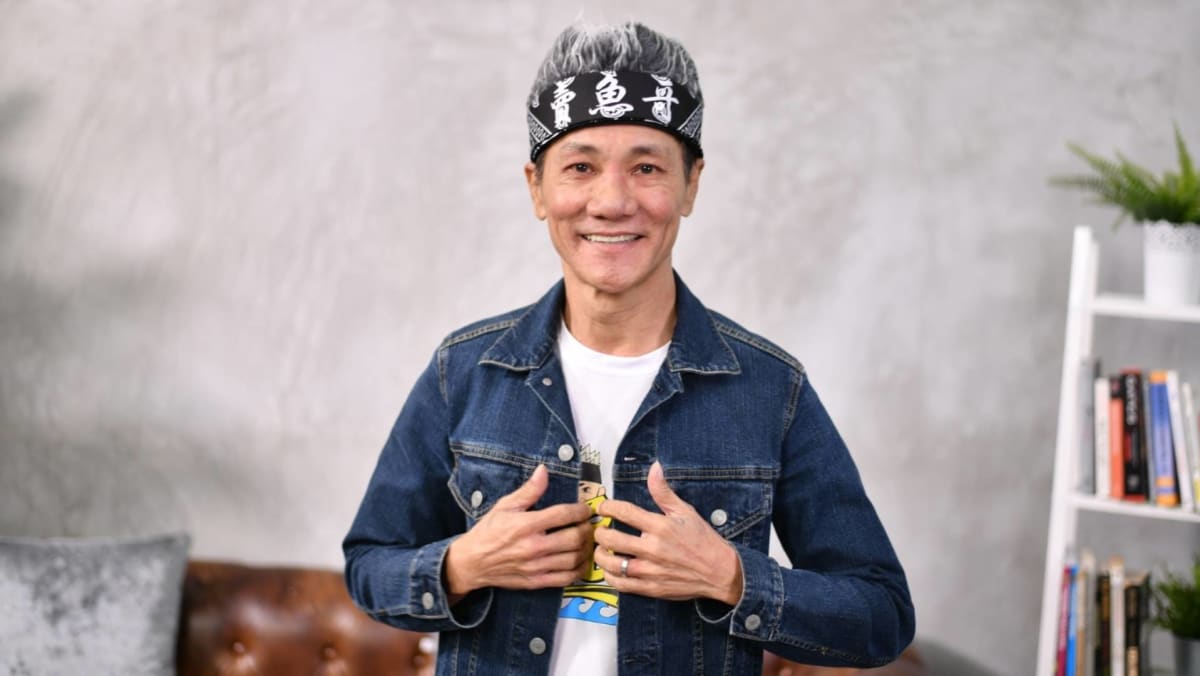 Getai Singer & 'Fish Selling Bro' Wang Lei Spends S$4K To Hire 2 ...