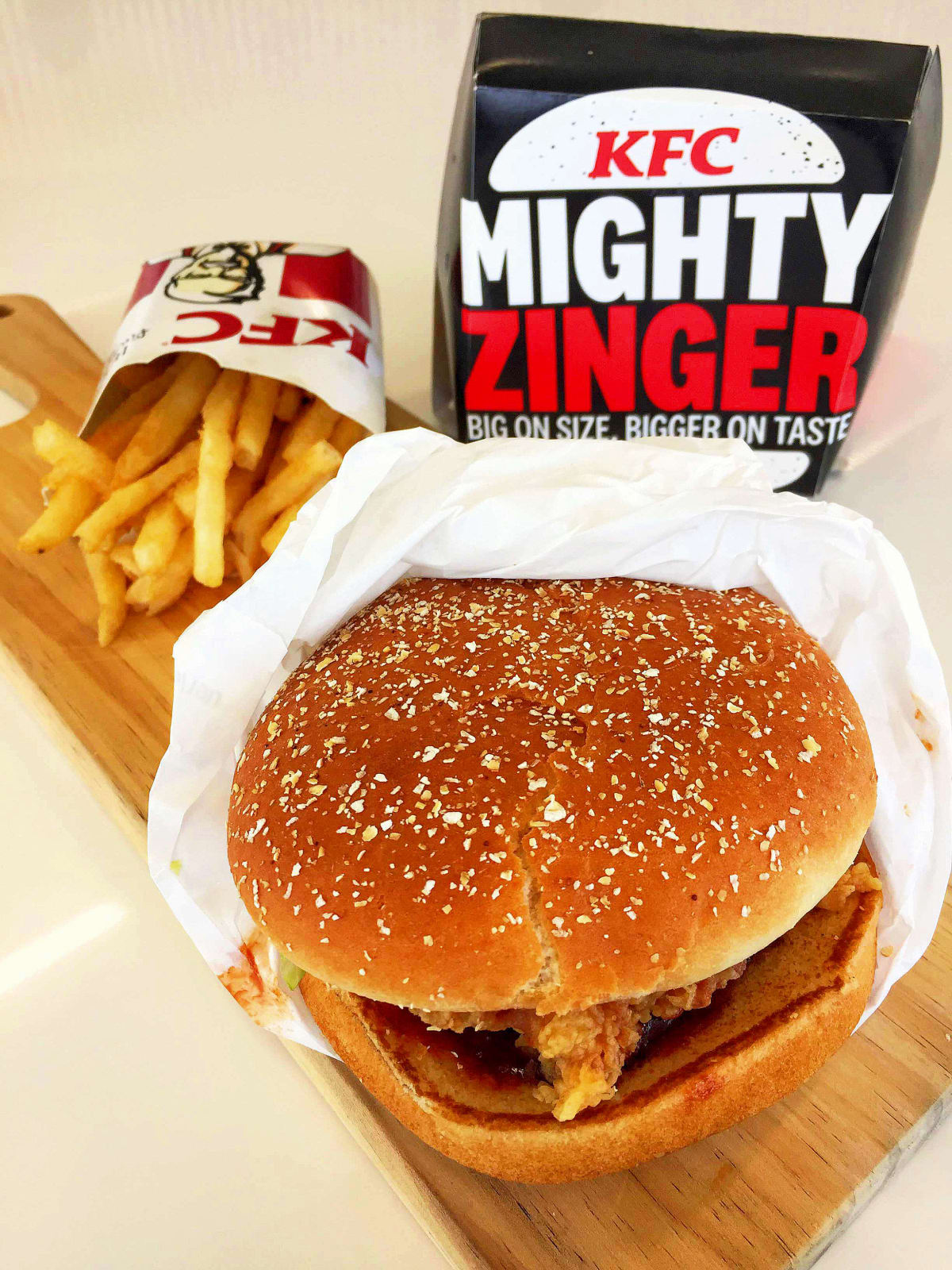 We Tried Eating An Entire Extra-Large Zinger Burger From KFC… And ...