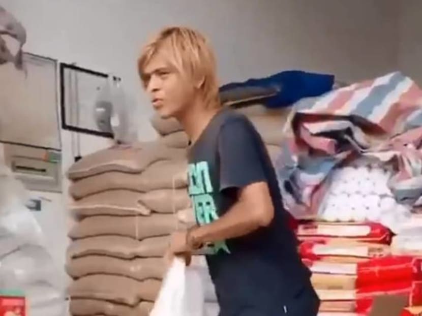 This Provision Shop Owner Looks Just Like Show Luo And People Are ...