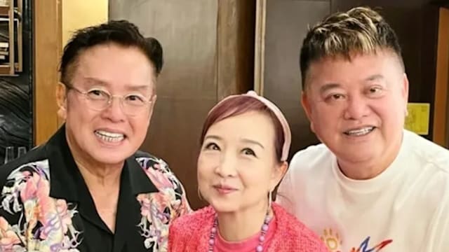 没事了！陈百祥、黄杏秀结婚46周年，谭咏麟现场唱歌祝贺 - vibes by 8world