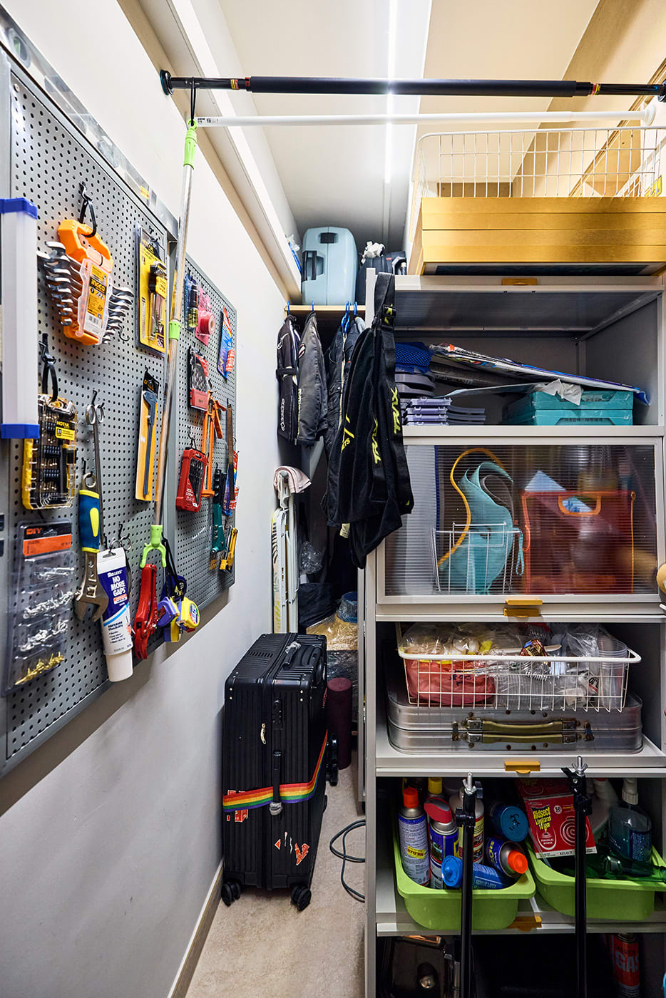 Darren Lim & Evelyn Tan Reclaim Master Bedroom From Their 4 Kids, Who ...