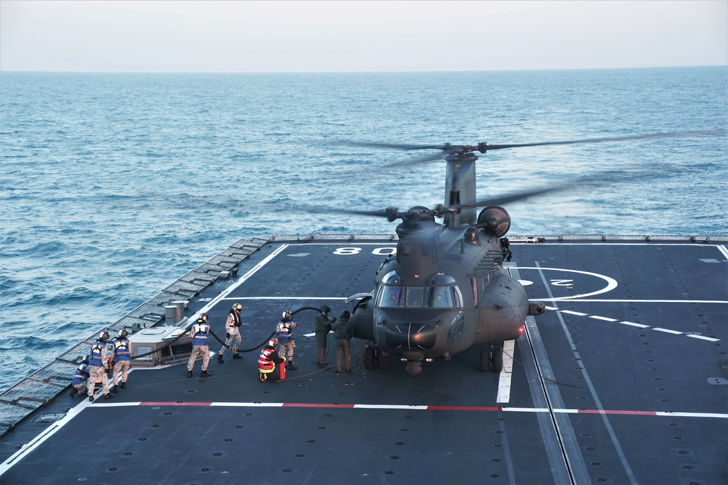 急需军备补给 海陆空军精准协调配合无间 - 8world