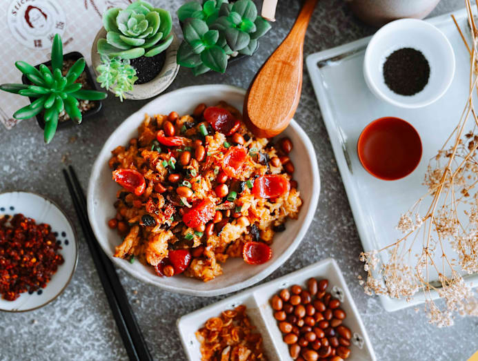 20-Year-Old Sells Tasty Abalone Glutinous Rice Using 85-Year-Old Ah Ma ...