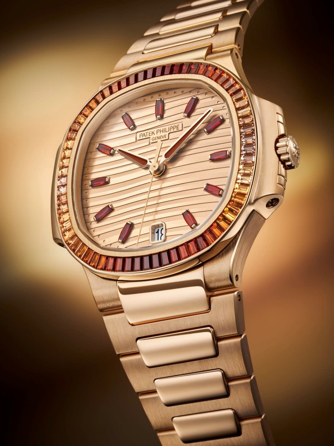 Patek Philippe unveils a white gold successor to the legendary Nautilus ...