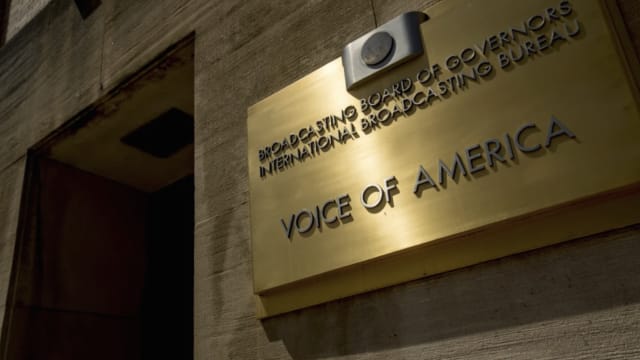 特朗普削减媒体资助 美国之音1300名员工被迫休假 - 8world