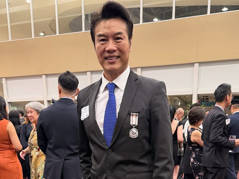 Veteran actor Zheng Geping receives Public Service Medal from President ...