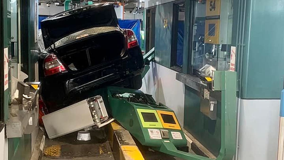 Tuas Checkpoint car crash: 2 passengers jailed for criminal trespass ...