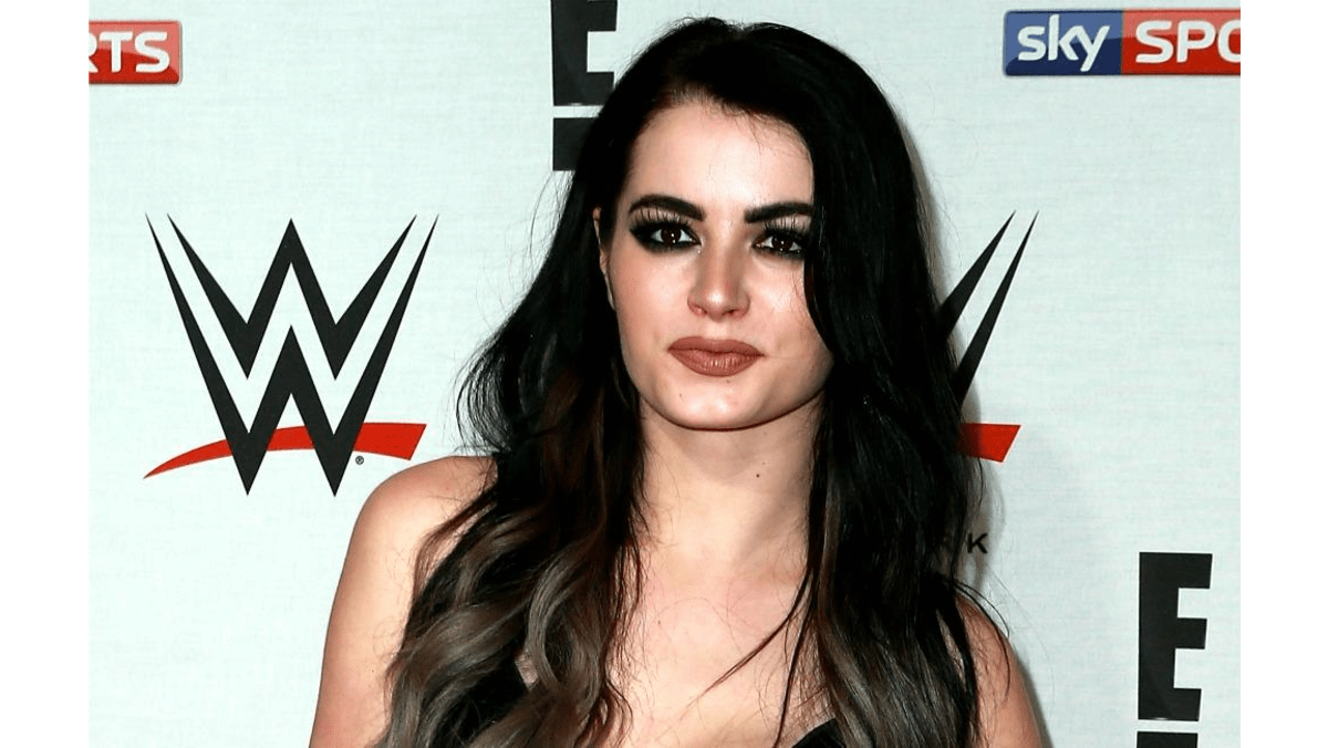 'Arrest warrant issued' for WWE star Paige - 8days