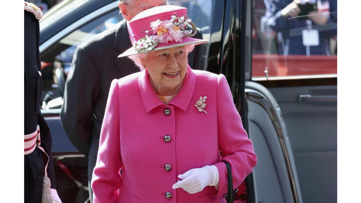 Queen's record-breaking reign marked with commemorative coins - 8days