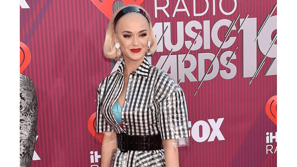 Katy Perry Launches New Album Smile From Hospital Bed - 8days