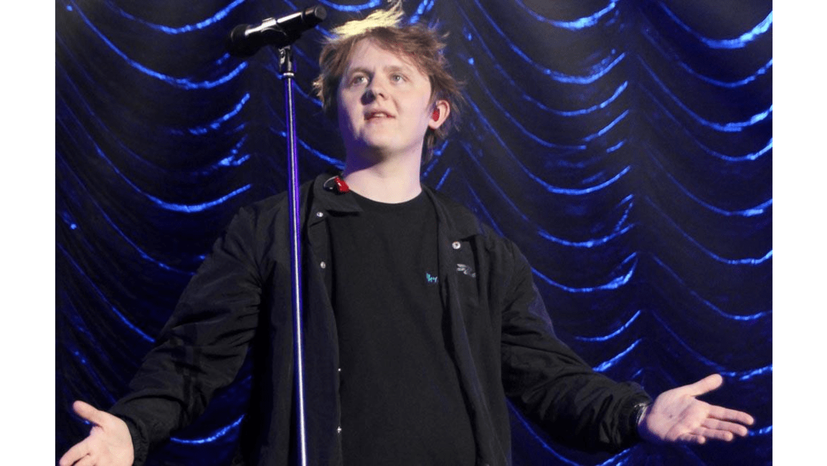 Lewis Capaldi plans to move out now his parents are asking for rent - 8days