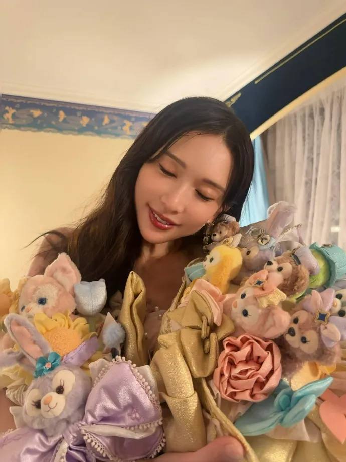 Lin Chiling Makes China Comeback At Shanghai Disneyland, After Her ...