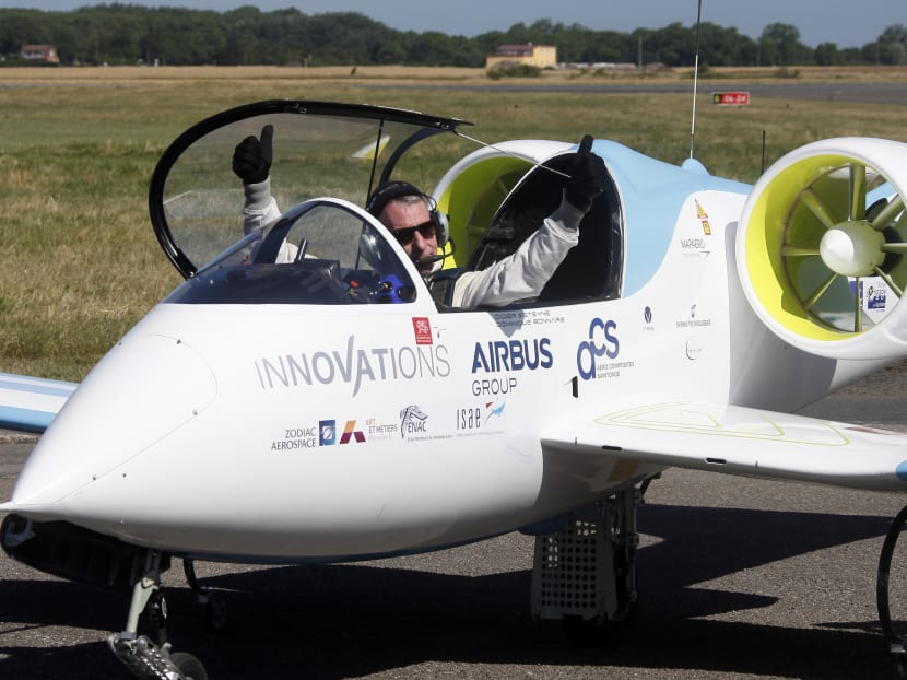 First electric planes fly over English Channel - TODAY