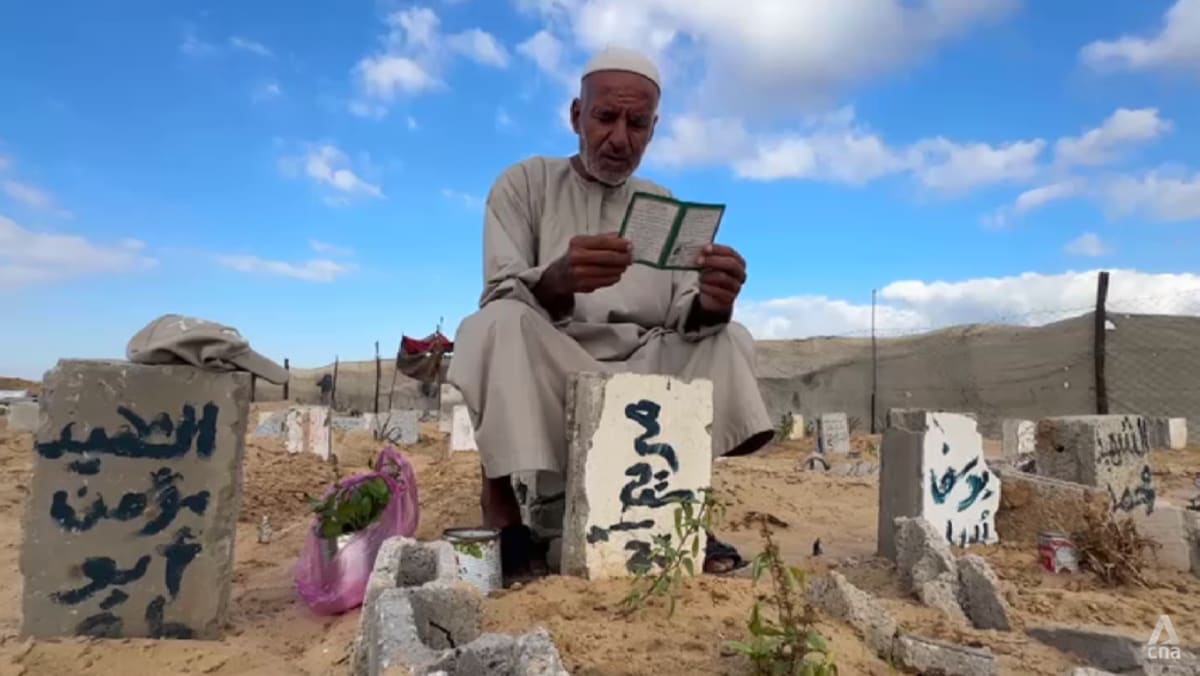 ‘We carry no weapons’: Gazan journalists struggle to cover the war ...