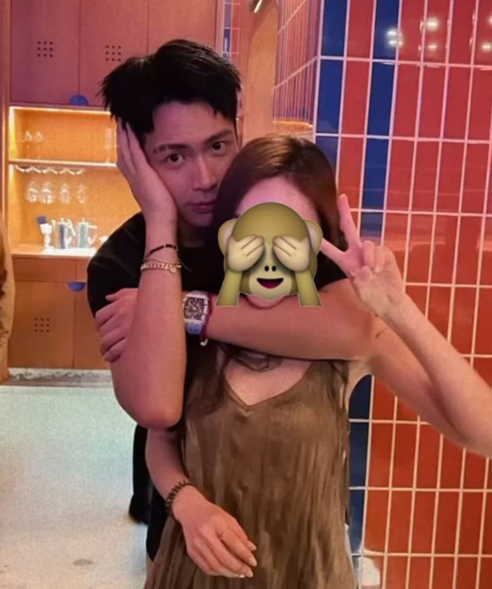 Fans Are Now Asking Kai Ko To Choke Hug Them From Behind - 8days