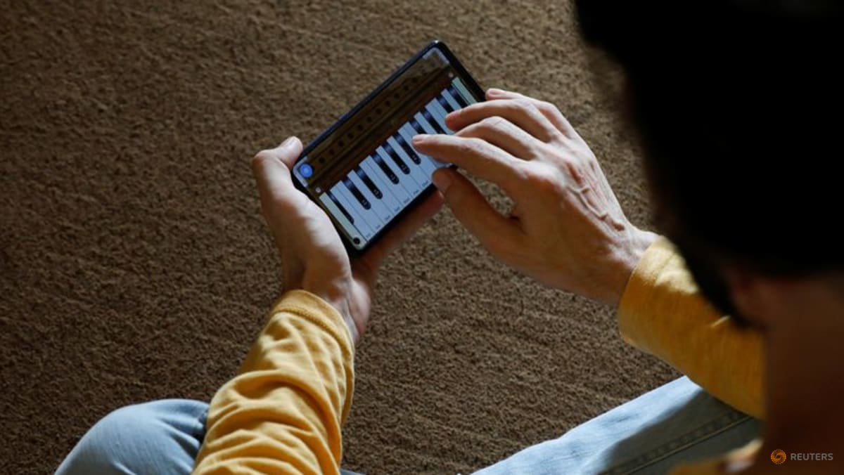 Keeping lights off: Undocumented Afghans go underground in Pakistan - TODAY