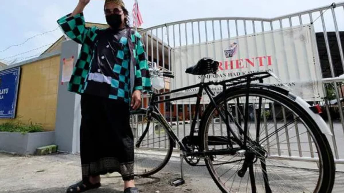 Watak 'Demon Slayer' warnai PRN Sarawak, turun mengundi - BERITA Mediacorp