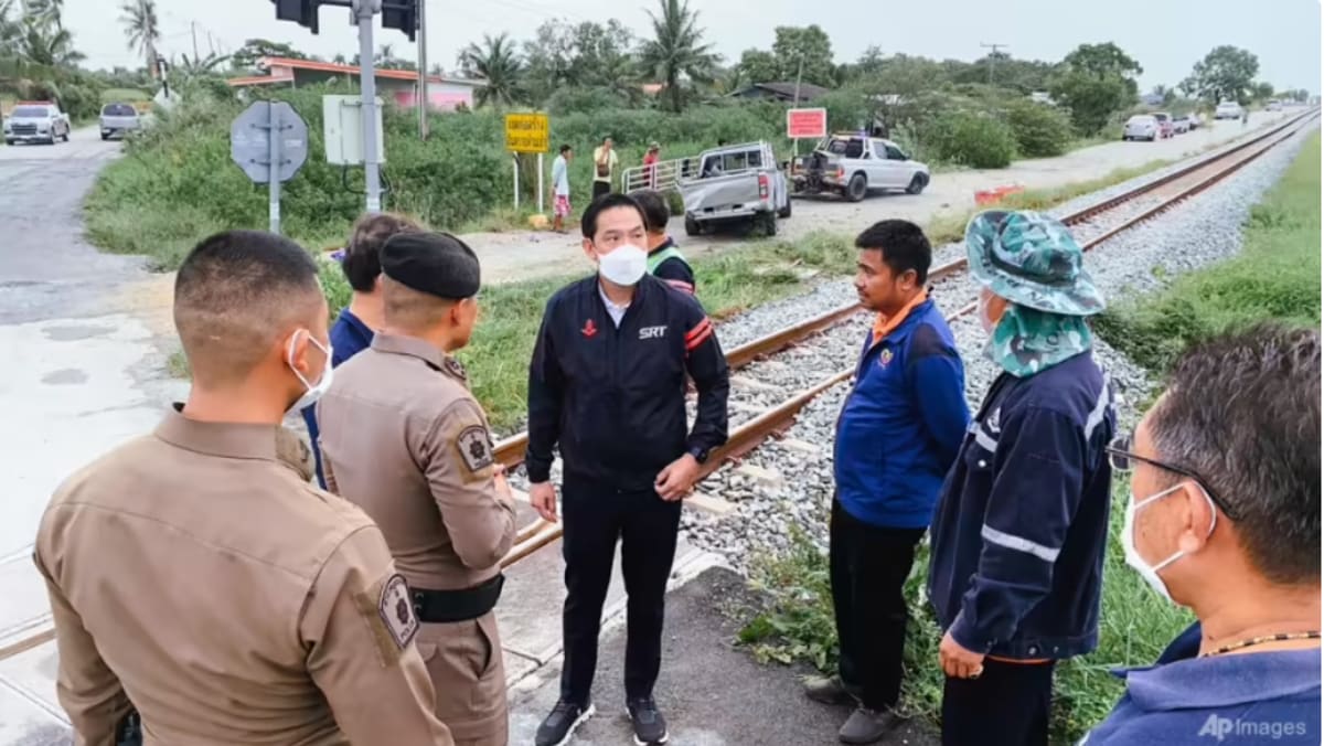 8 maut, 4 cedera dalam nahas kereta api di Thailand - BERITA Mediacorp