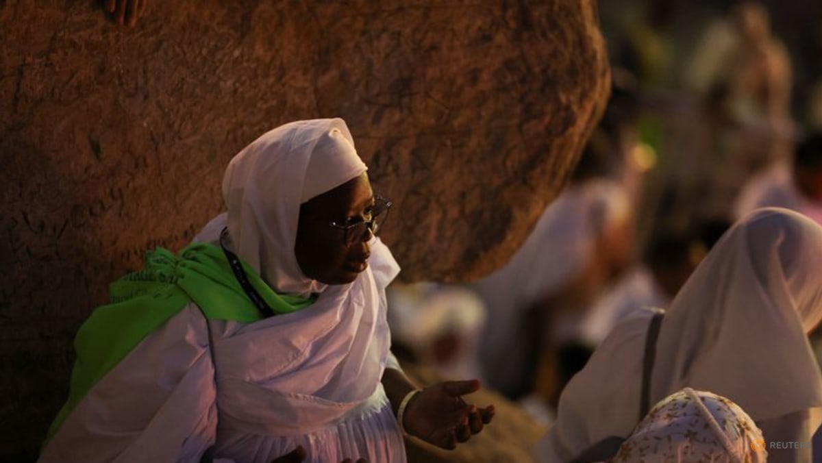 Defying high prices, Muslim pilgrims head to Mecca for haj - TODAY