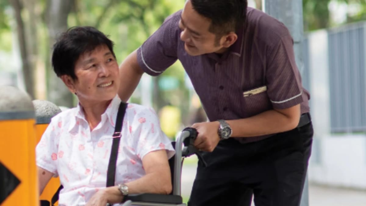 Program 'Travel Buddy' SBS Transit ingin mudahkan perjalanan bagi ...