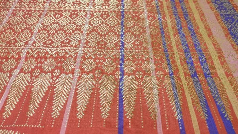 Songket tenunan asli Melayu - Dapatkah ia terus hidup? - BERITA Mediacorp