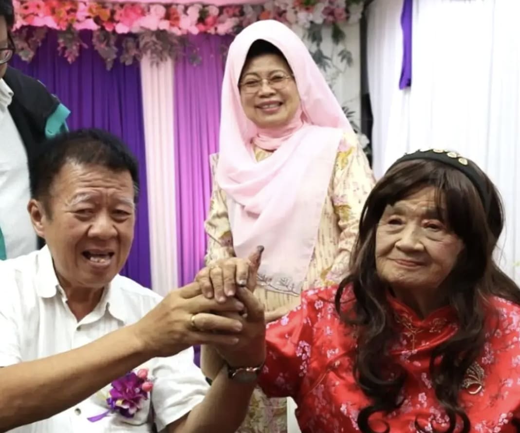 81-Yr-Old M’sian Woman Marries 66-Yr-Old Man She Met At Elderly Care ...