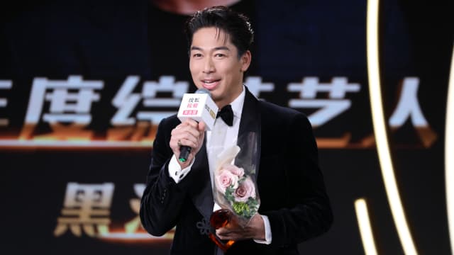 真不愧是“全民情敌”！AKIRA放闪：请大家多支持志玲 - vibes by 8world