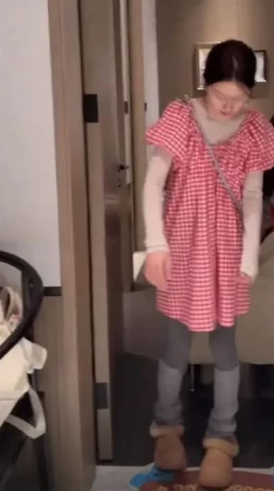 Chinese Actress Zhao Lusi Struggles To Walk, Feed Herself Due To Mental ...