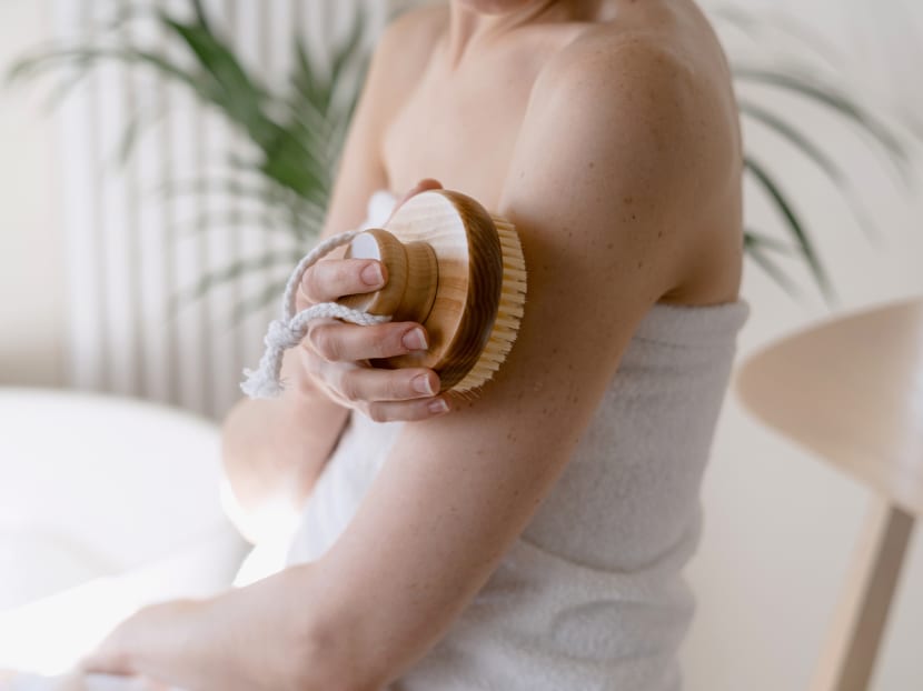 What is dry brushing? Is this ancient massage technique that's back as ...