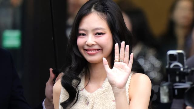 BLACKPINK Lisa晒疯马秀后台照 吸逾500万人点赞 - vibes by 8world