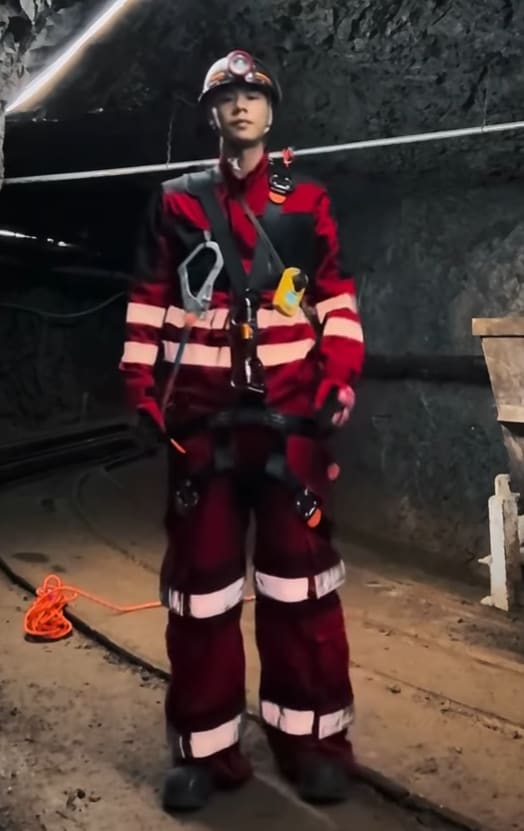 Handsome Chinese Miner’s Underground Fit Checks Leaves Netizens Divided ...