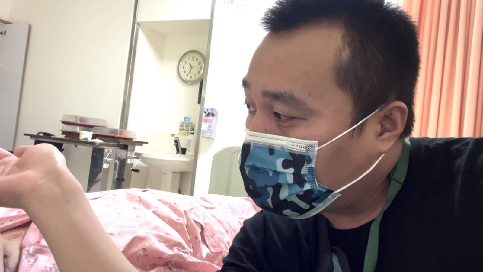 Chinese YouTuber Raised S$200,000 To Use For Mum’s ‘Cancer Treatment’; Allegedly Took Money To ...