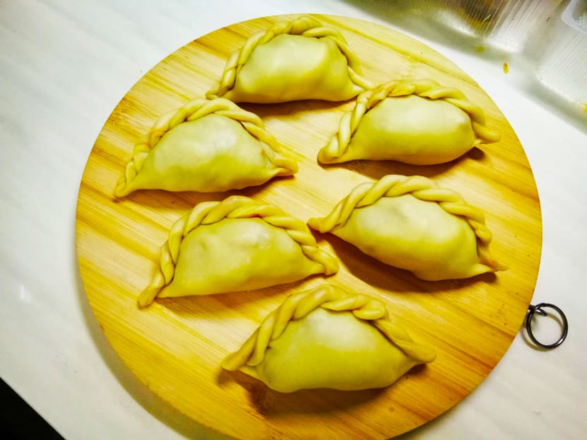 Hidden Gem Curry Puff Joint Sells Tasty Black Pepper Chicken & Apple ...