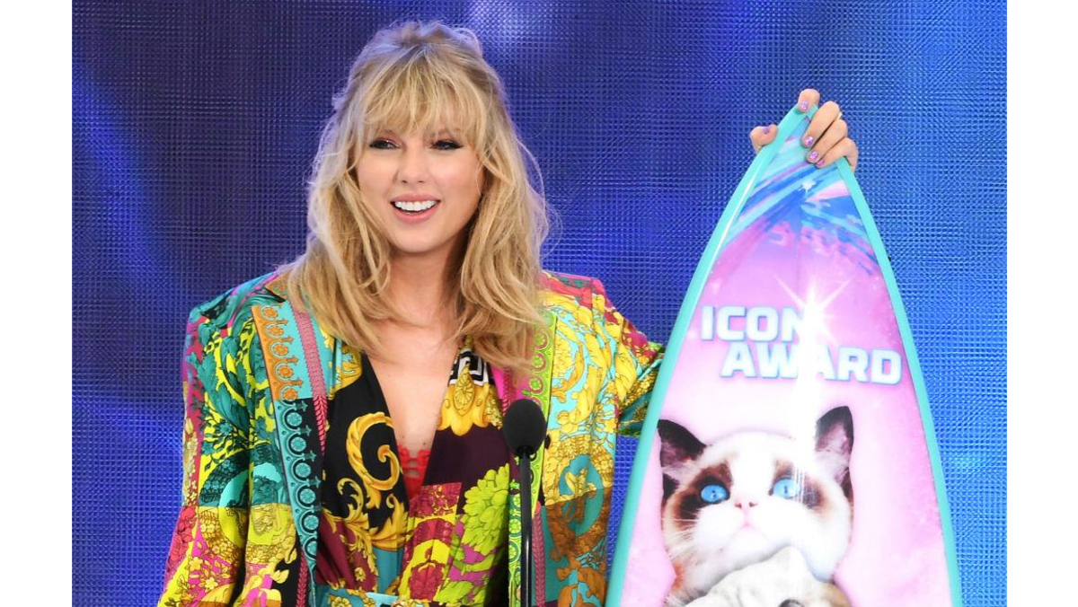 Taylor Swift announces new single Lover - 8days