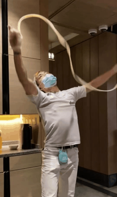 Haidilao’s Dancing Noodle Man Is Back - 8days