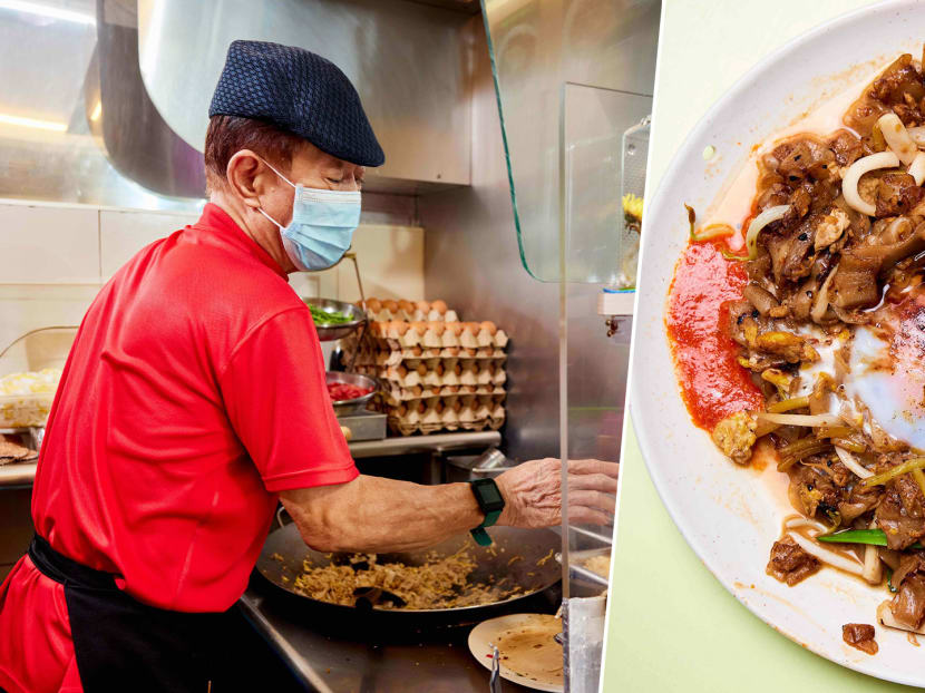 Hawker uncle dances to cha-cha music while frying char kway teow that ...