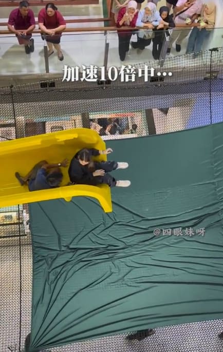 Riders Get Stuck On Viral ‘Slide To Nowhere’ In JB Mall - 8days
