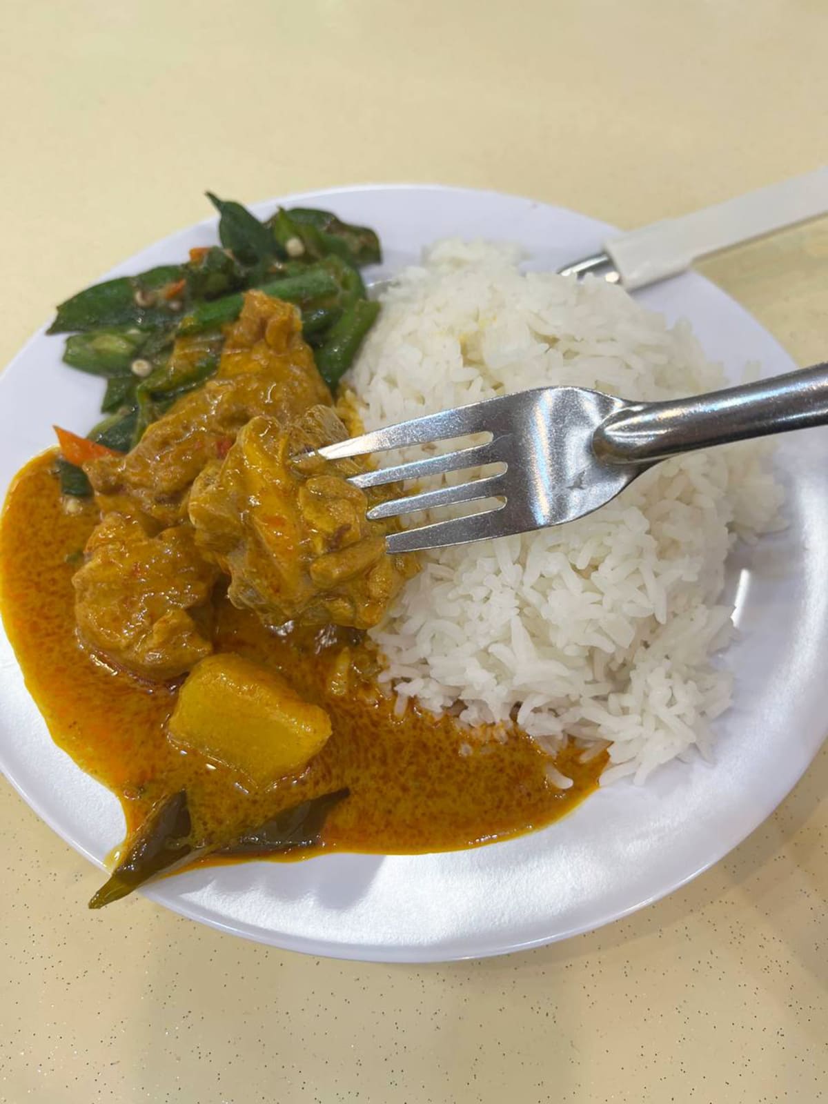 Where To Get Comforting, Hearty Chicken Curry Rice For $2.80 Or Less ...