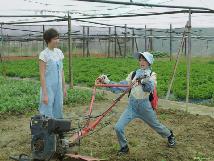 Ya Hui, Desmond Tan, Pierre Png experience farm life in Sungei Tengah ...