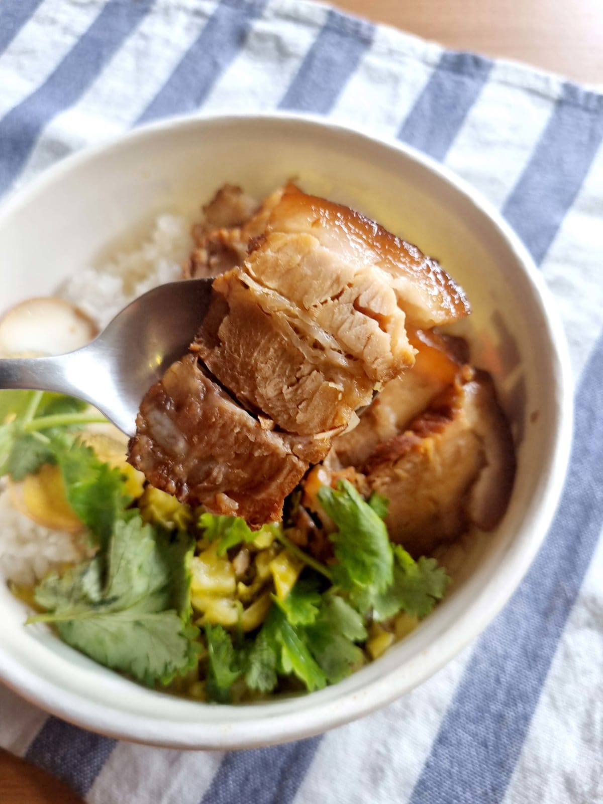 Melt-In-The-Mouth Braised Pig Trotter Rice Bowl For $5.80 In Ang Mo Kio ...